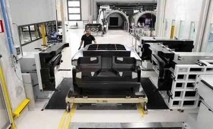 Carbon Fiber Manufacturing Process Revealed LP700-4 - Dymriton Composites